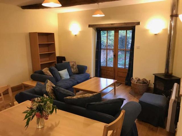 2 bedroom barn conversion to rent