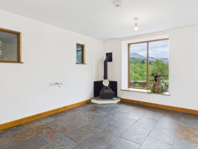 2 bedroom barn conversion to rent