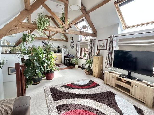 2 bedroom barn conversion to rent
