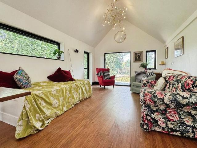 2 bedroom barn conversion to rent