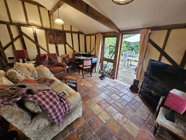 2 bedroom barn conversion to rent