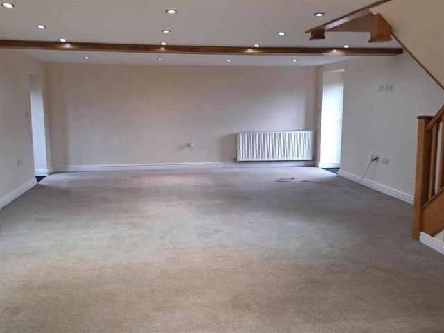 2 bedroom barn conversion to rent