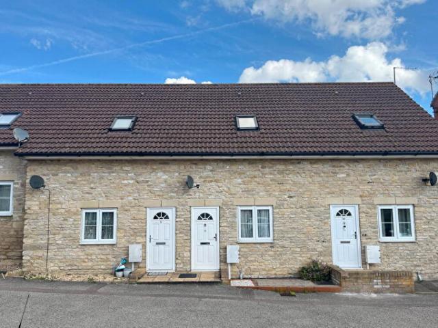 2 Bedroom Barn Conversion To Rent In Palace Gate, Irthlingborough, NN9