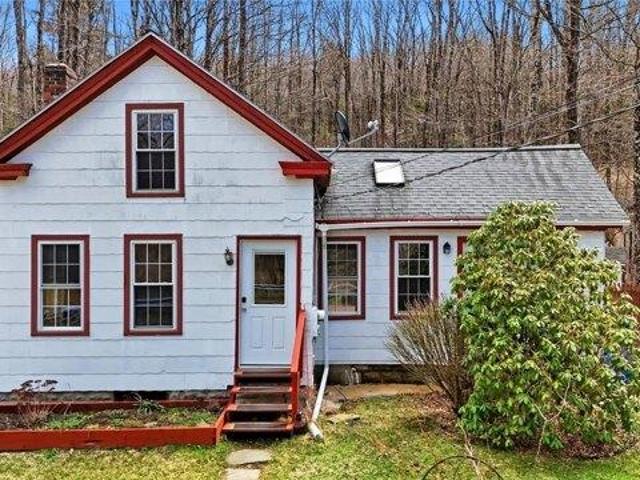 2 bedroom, Becket MA 01223 102724430