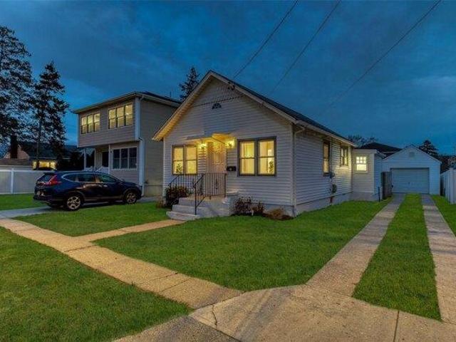 2 bedroom, Bellmore NY 11710 92736984