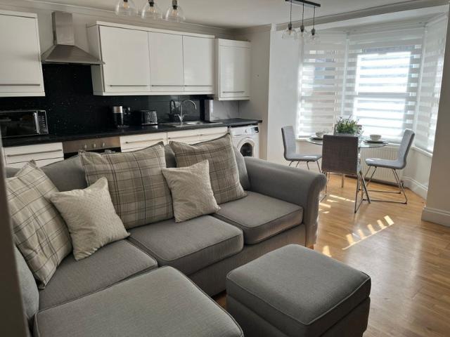 2 bedroom bills included flat in camberwell