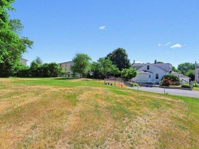 2 bedroom, Blackstone MA 01504 105115522