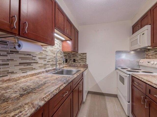 2 bedroom, Bridgewater MA 02324 102285060