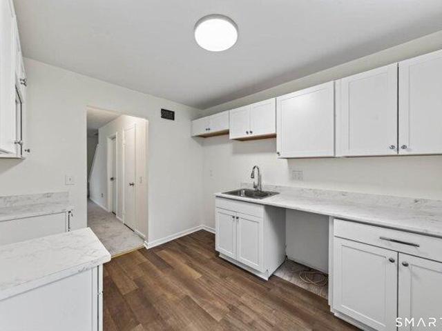 2 bedroom, Bristol CT 06010 105232634
