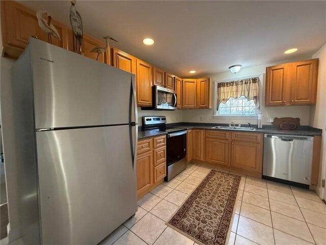 2 bedroom, Bristol RI 02809 102213245