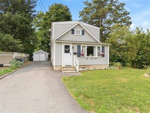 2 bedroom, Bristol RI 02809 105079765