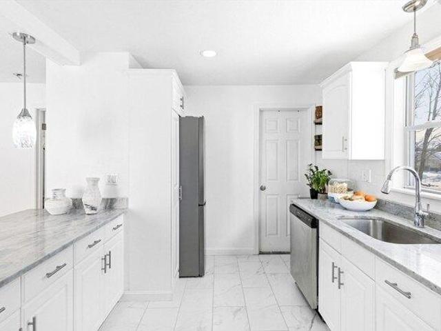 2 bedroom, Brockton MA 02302 102591817