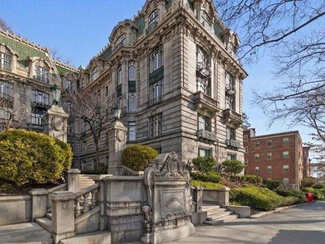 2 bedroom, Brookline MA 02446 102727878