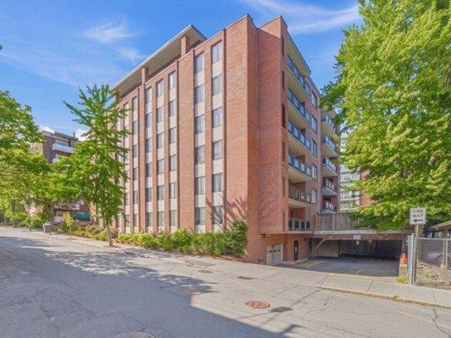 2 bedroom, Brookline MA 02446 105095879