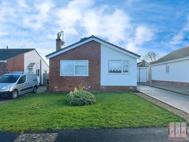 2 Bedroom Bungalow Conwy Conwy 100917452