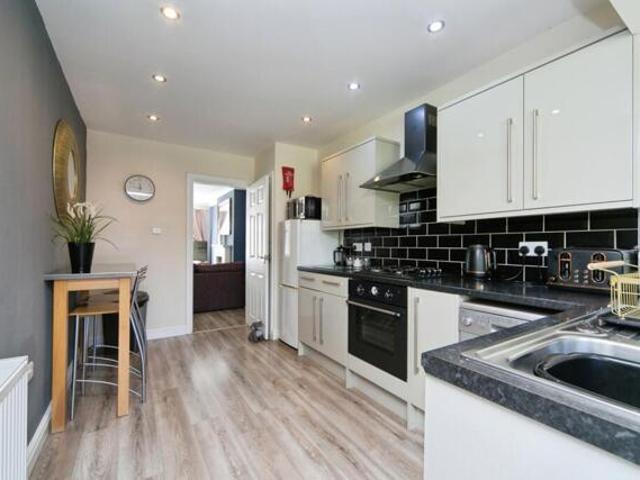 2 Bedroom Bungalow Conwy Conwy 99808642