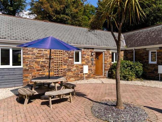 2 Bedroom Bungalow Cornwell Cornwall LS100426501