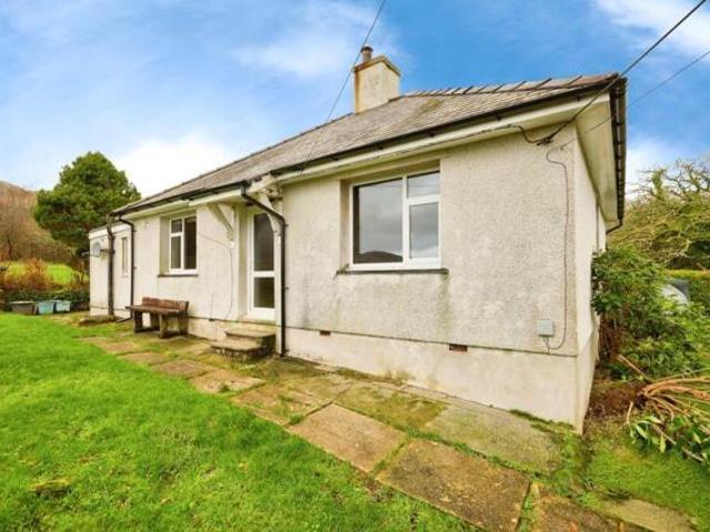 2 Bedroom Bungalow Caernarfon Gwynedd LS98903314