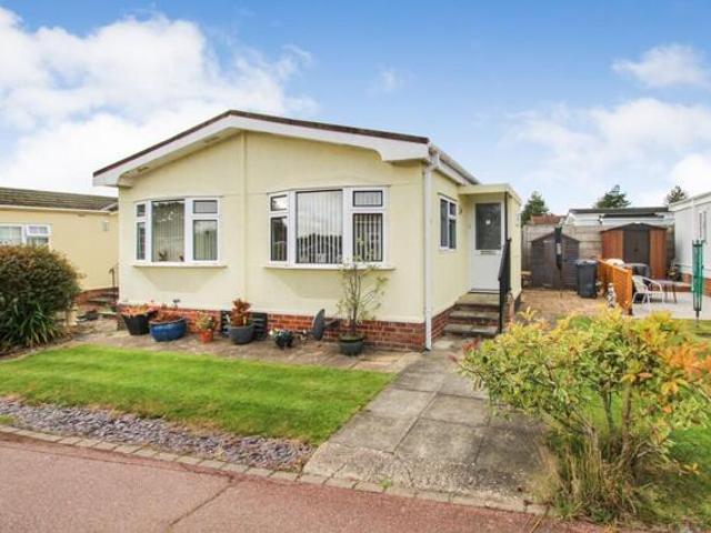 2 Bedroom Bungalow Canterbury Kent 98864464