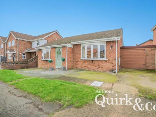 2 Bedroom Bungalow Canvey Island Essex LS99161505