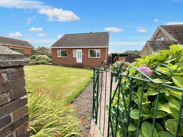 2 Bedroom Bungalow Cheadle Staffordshire LS94234091