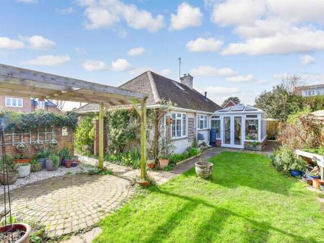 2 Bedroom Bungalow Chichester Chichester 100541247