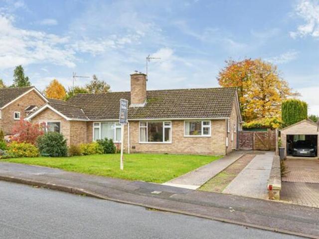 2 Bedroom Bungalow Cirencester Gloucestershire GL7 87360479