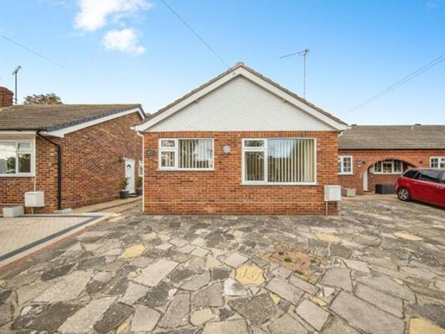 2 Bedroom Bungalow Clacton Essex 101796918