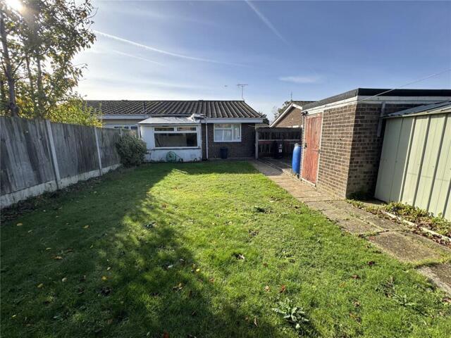 2 Bedroom Bungalow Clacton on sea Essex 98321926