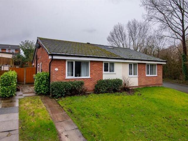 2 Bedroom Bungalow Clayton Le Woods Lancashire 99571611