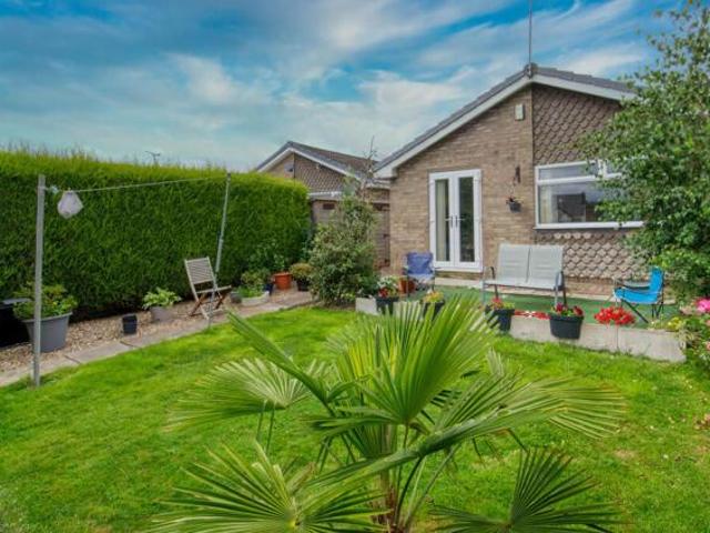 2 Bedroom Bungalow Clowne Derbyshire 98262838
