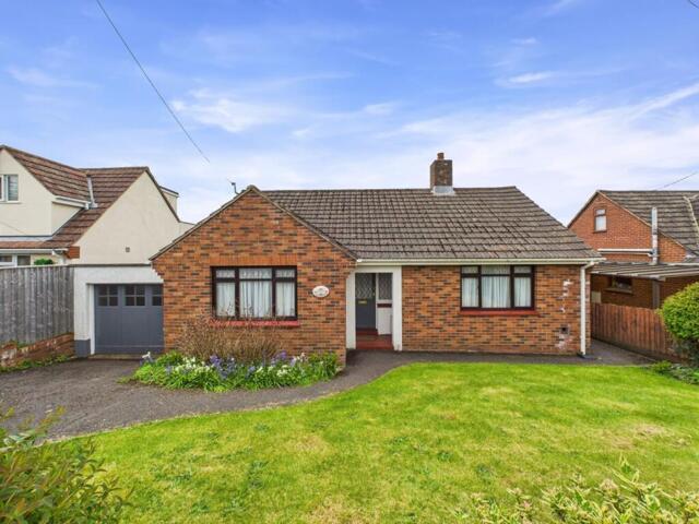 2 Bedroom Bungalow Crediton Devon 90311051