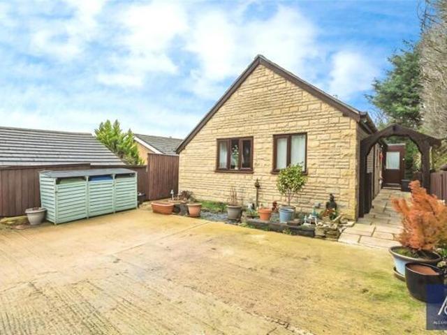 2 Bedroom Bungalow Croughton Croughton LS100648639