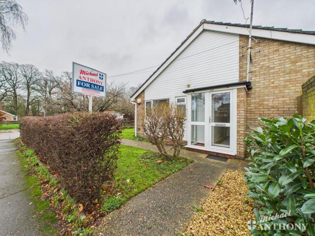 2 Bedroom Bungalow Aylesbury Buckinghamshire 98278204