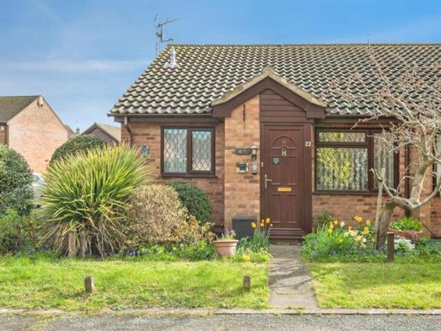 2 Bedroom Bungalow Aylsham Norfolk 101168197