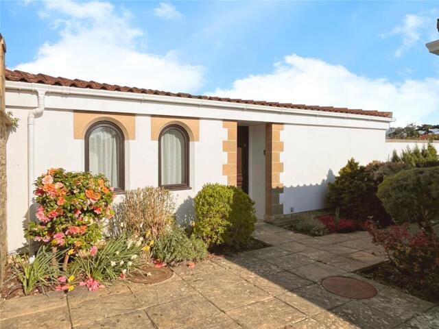 2 Bedroom Bungalow Bouldnor Bouldnor 98687878