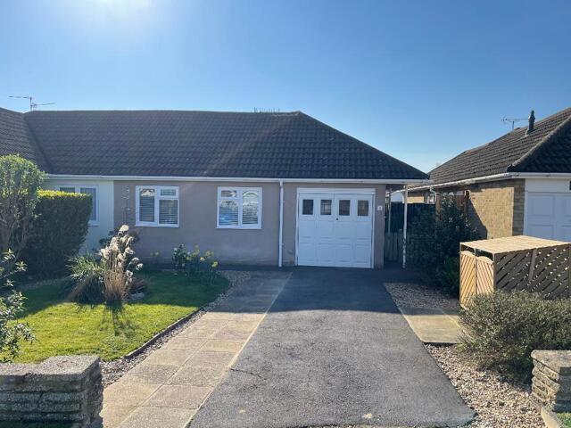 2 Bedroom Bungalow Bognor Regis West Sussex 100648820