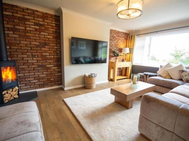 2 Bedroom Bungalow Benllech Benllech LS98386975