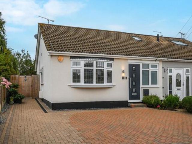 2 Bedroom Bungalow Billericay Essex LS99773596