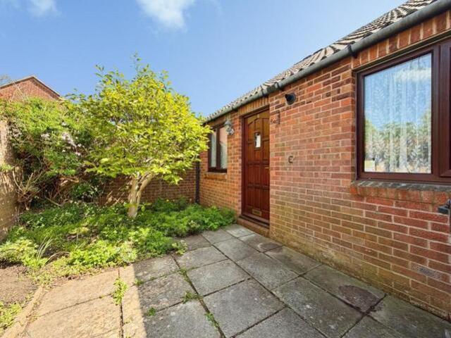 2 Bedroom Bungalow Bristol City Of Bristol 101675823