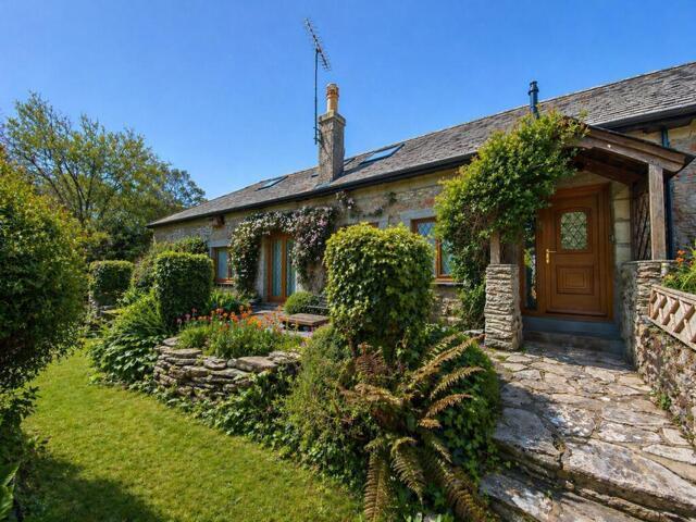 2 Bedroom Bungalow Brixham Devon 101931628