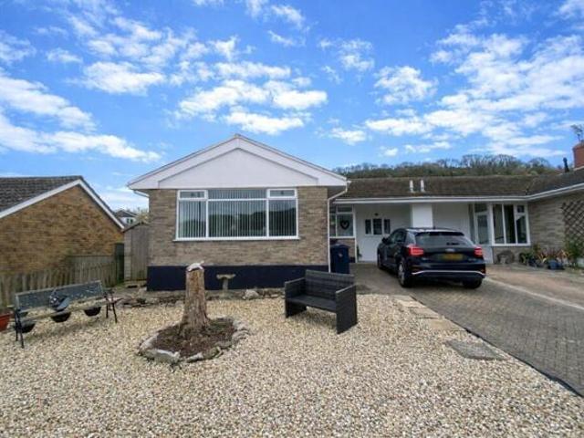 2 Bedroom Bungalow Brixham Devon 101379190