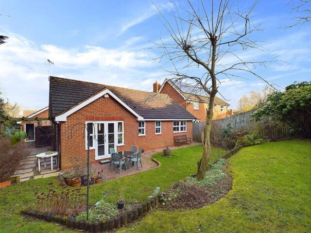 2 Bedroom Bungalow Bushby Bushby 99688421