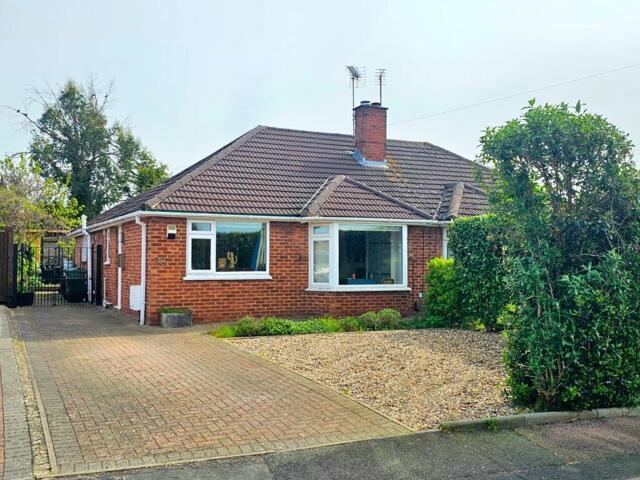 2 Bedroom Bungalow Gloucester Gloucestershire 101891986