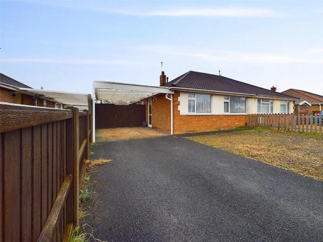 2 Bedroom Bungalow Gloucester Gloucestershire 88877183