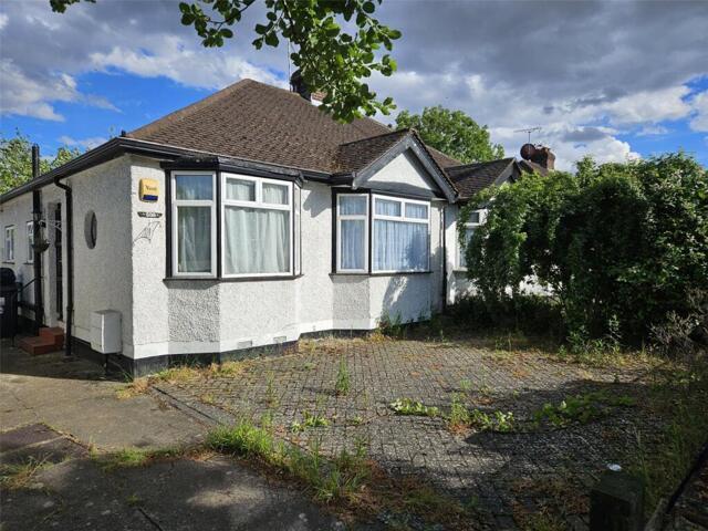 2 Bedroom Bungalow Greenford Greater London LS96501115