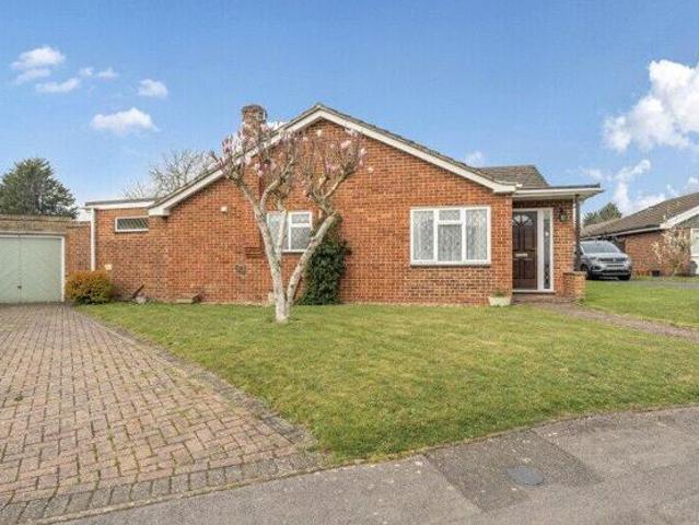 2 Bedroom Bungalow Earley Wokingham LS101060166