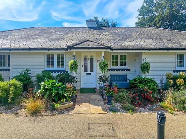 2 Bedroom Bungalow East Preston West Sussex LS97746053