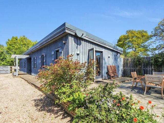 2 Bedroom Bungalow East Sussex Kent 101856066