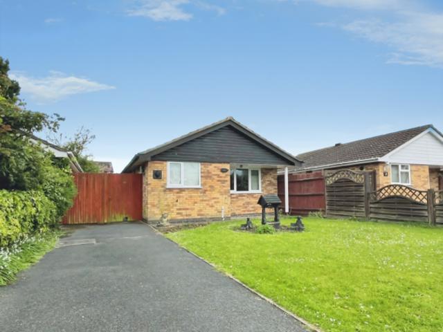 2 bedroom bungalow for rent in 29 Sunnymead, Werrington, PE4
